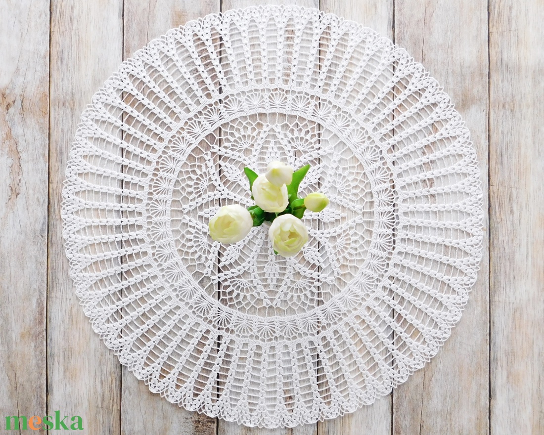 Nagyméretű horgolt csipke terítő, asztalközép 75 cm választható színben ...
