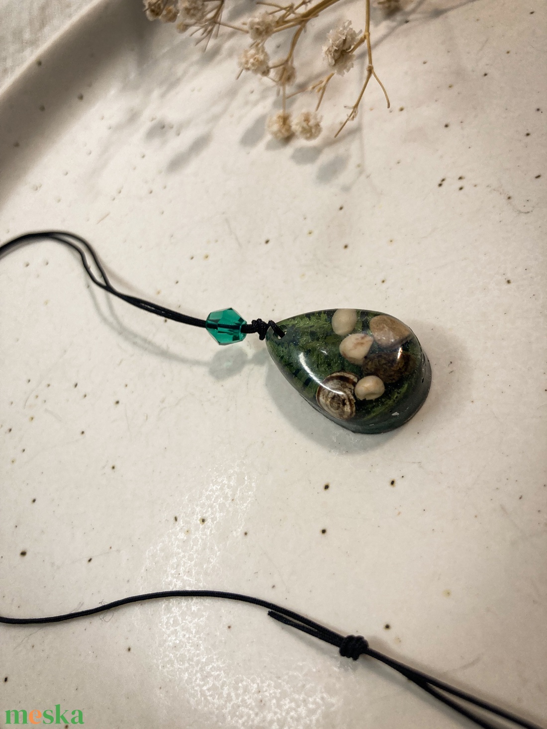 Varázslatos erdő - Csepp formájú műgyanta medál - Meska.hu