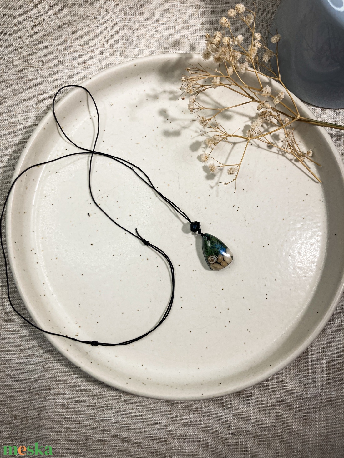 Varázslatos erdő - Csepp formájú műgyanta medál - Meska.hu