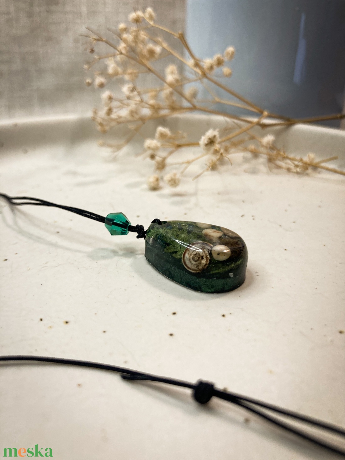 Varázslatos erdő - Csepp formájú műgyanta medál - Meska.hu