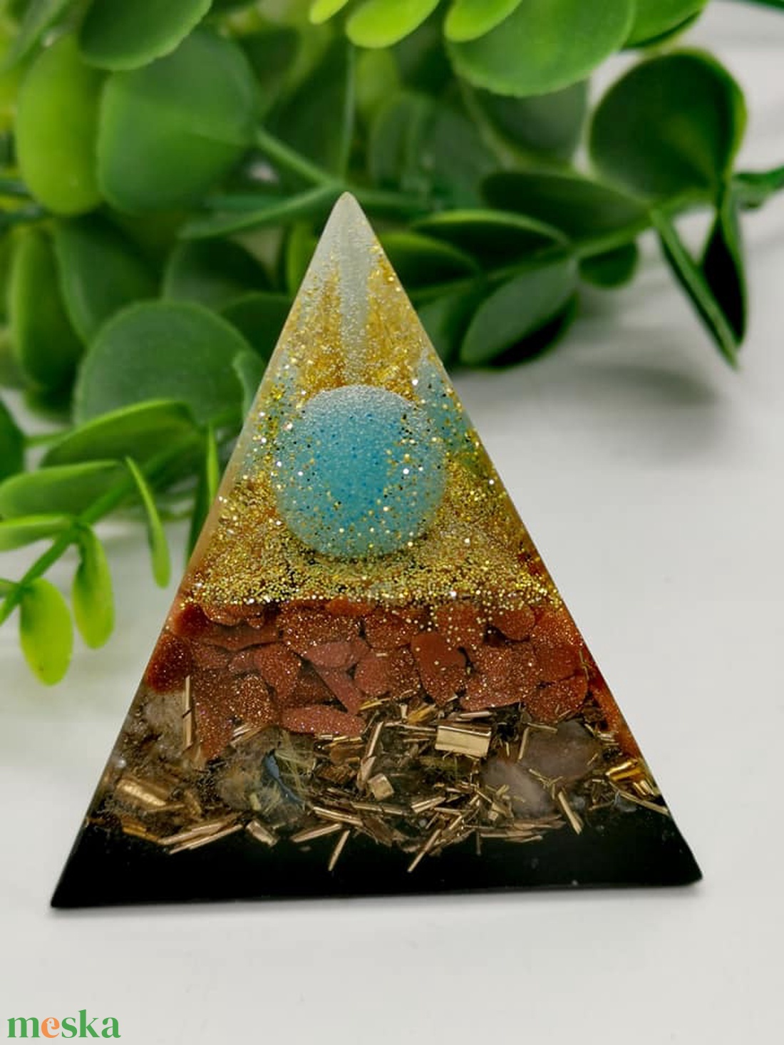 Sungit-Orgonit piramis- gúla foszforeszkáló kék gömbbel arany ...