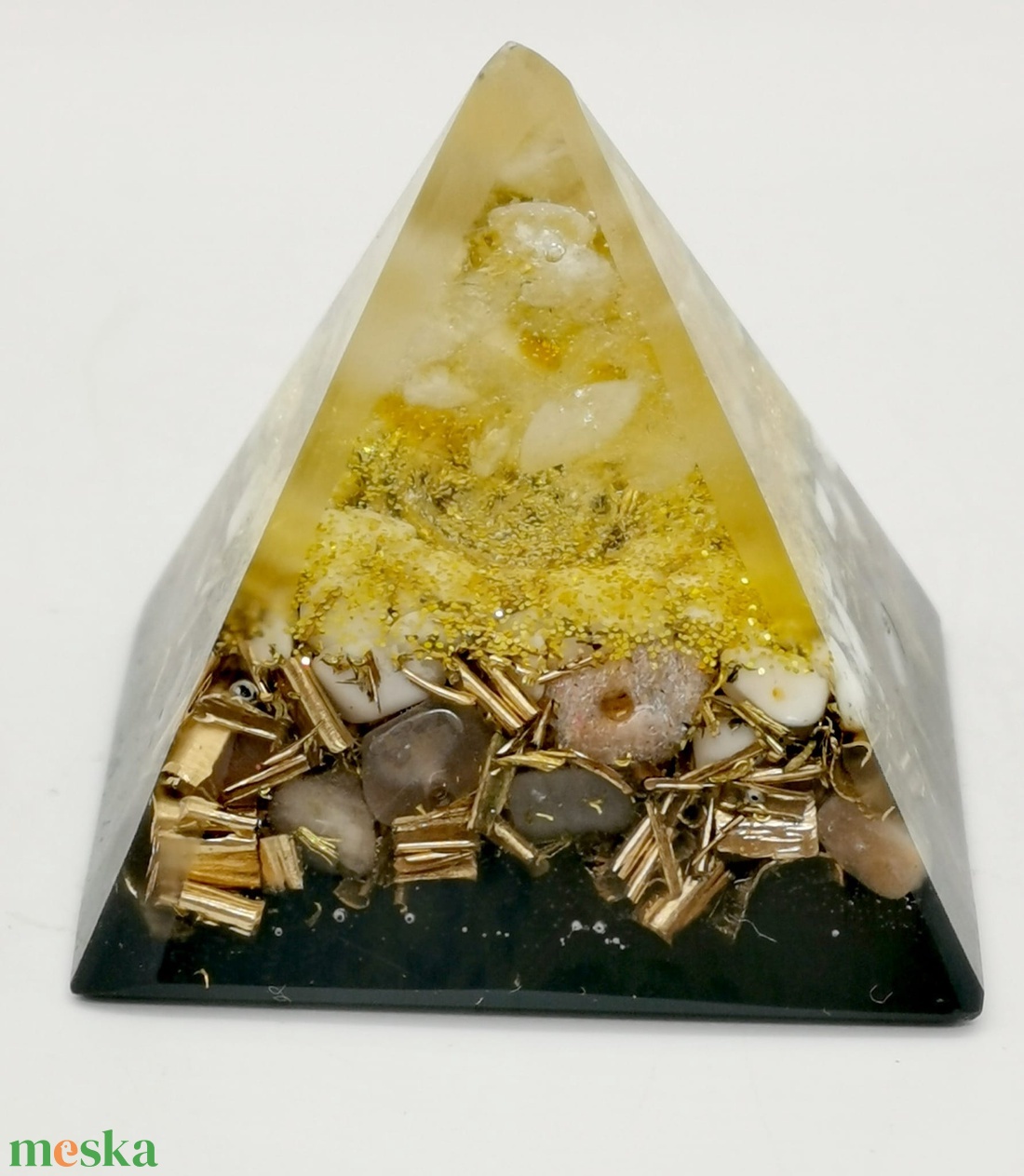 Sungit-Orgonit piramis- citrin golyóval,howlittal, napkővel rézforgáccsal- Meska.hu