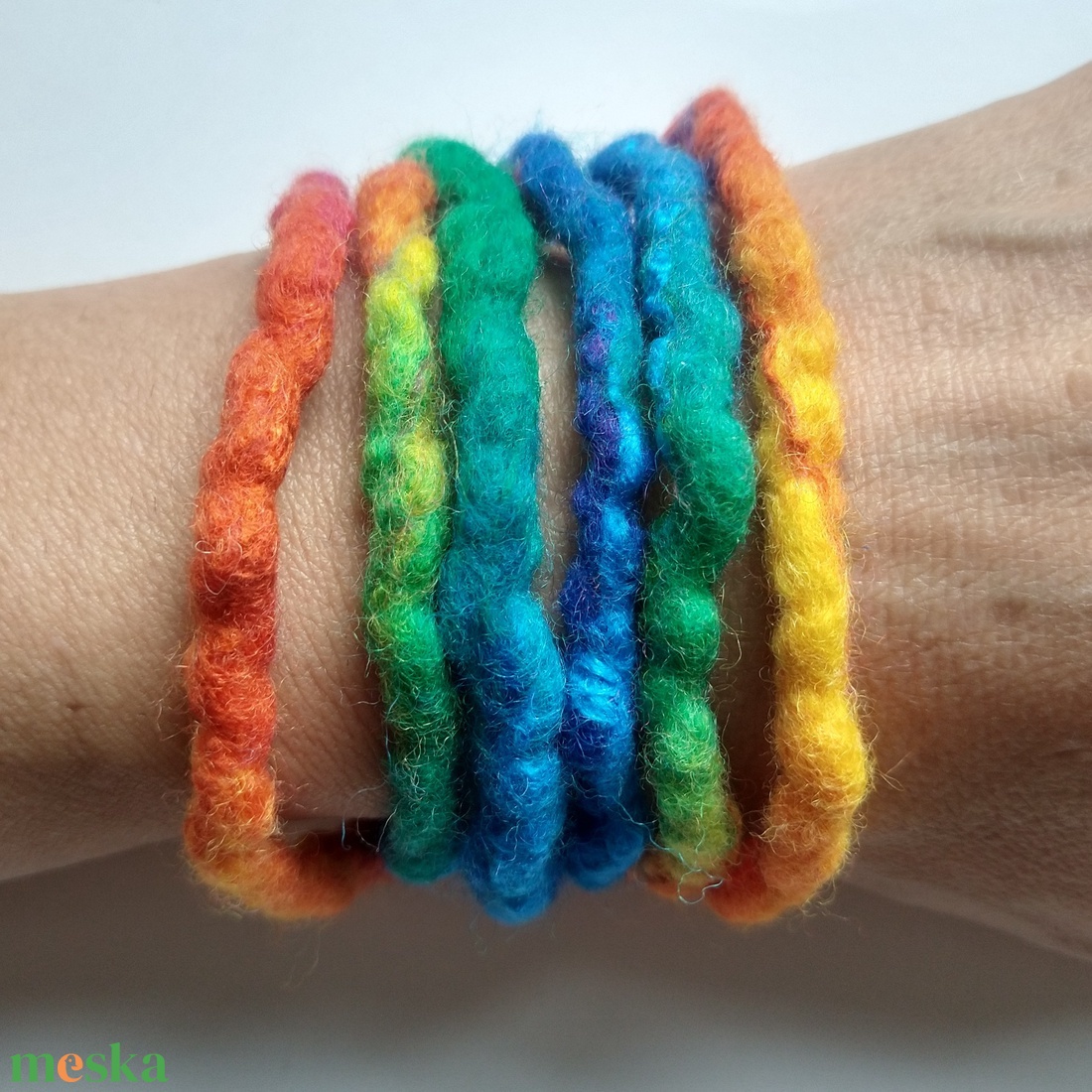 Szivárványos nemez lánc -nemezelt karkötő, nyaklánc, bokalánc, hajdísz ...