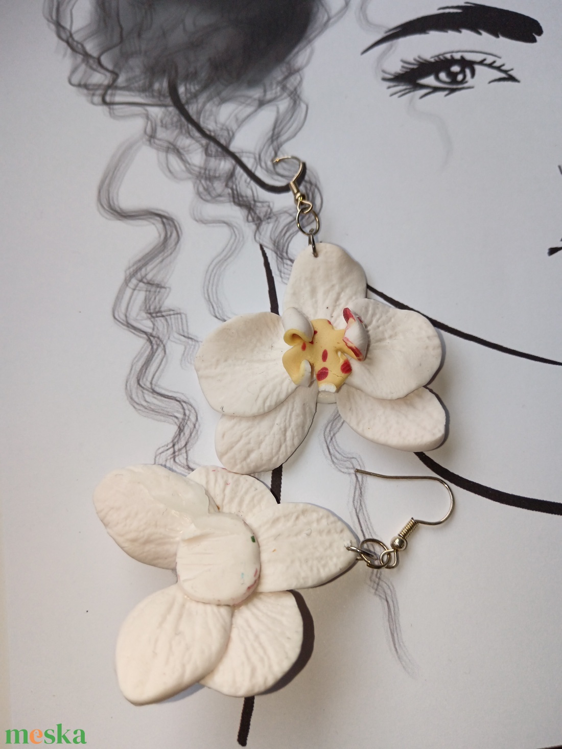 Orchidea süthető gyurma fülbevaló- Meska.hu