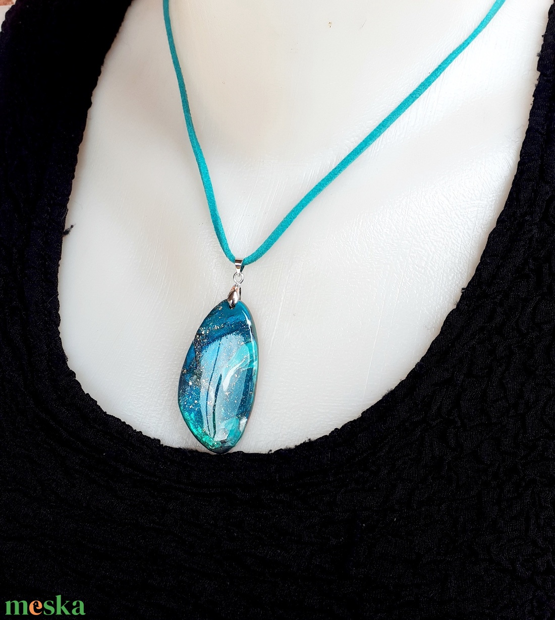 Tengerkék medál, kék medálos nyaklánc ékszergyurmából, egyedi ajándék ...