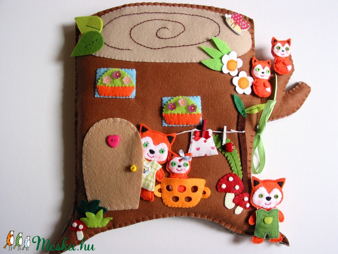 Cuki róka család farönk házikóban- interaktív játszókönyv (Rendelhető ...