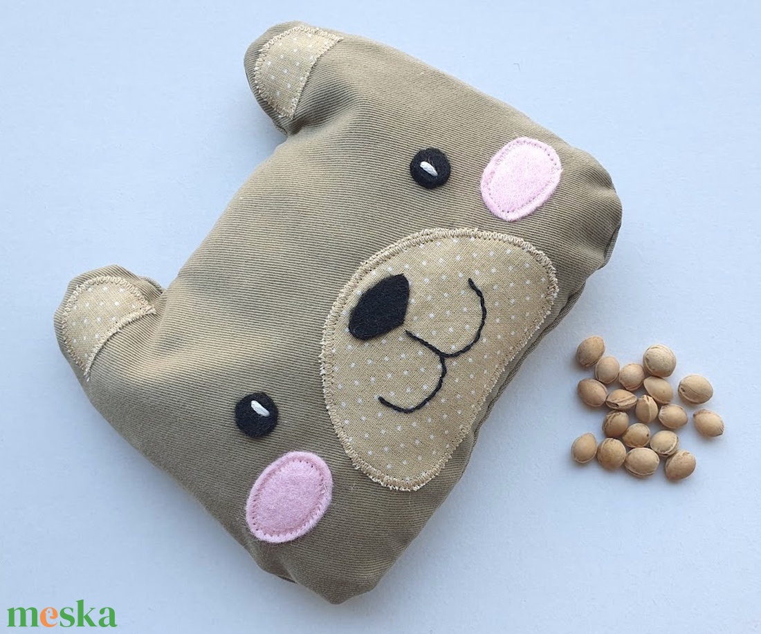 Maci buksi- meggymag párna- Meska.hu