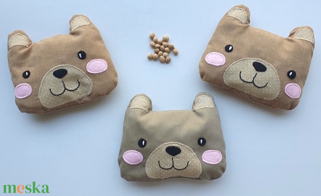 Maci buksi- meggymag párna- Meska.hu