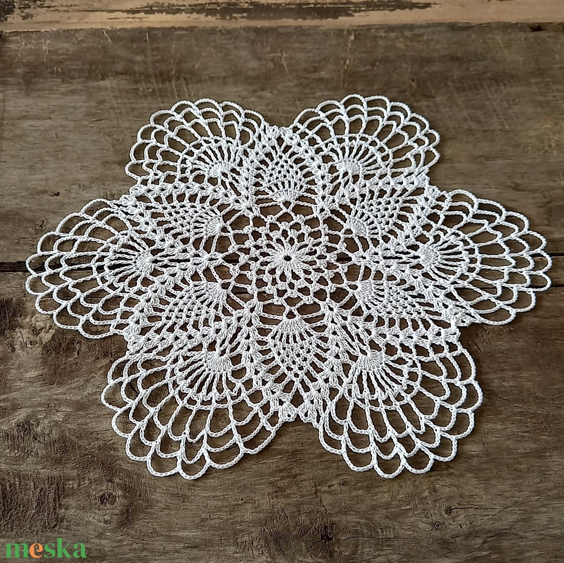 Horgolt csipke terítő (kb. 33 cm átmérőjű)- Meska.hu