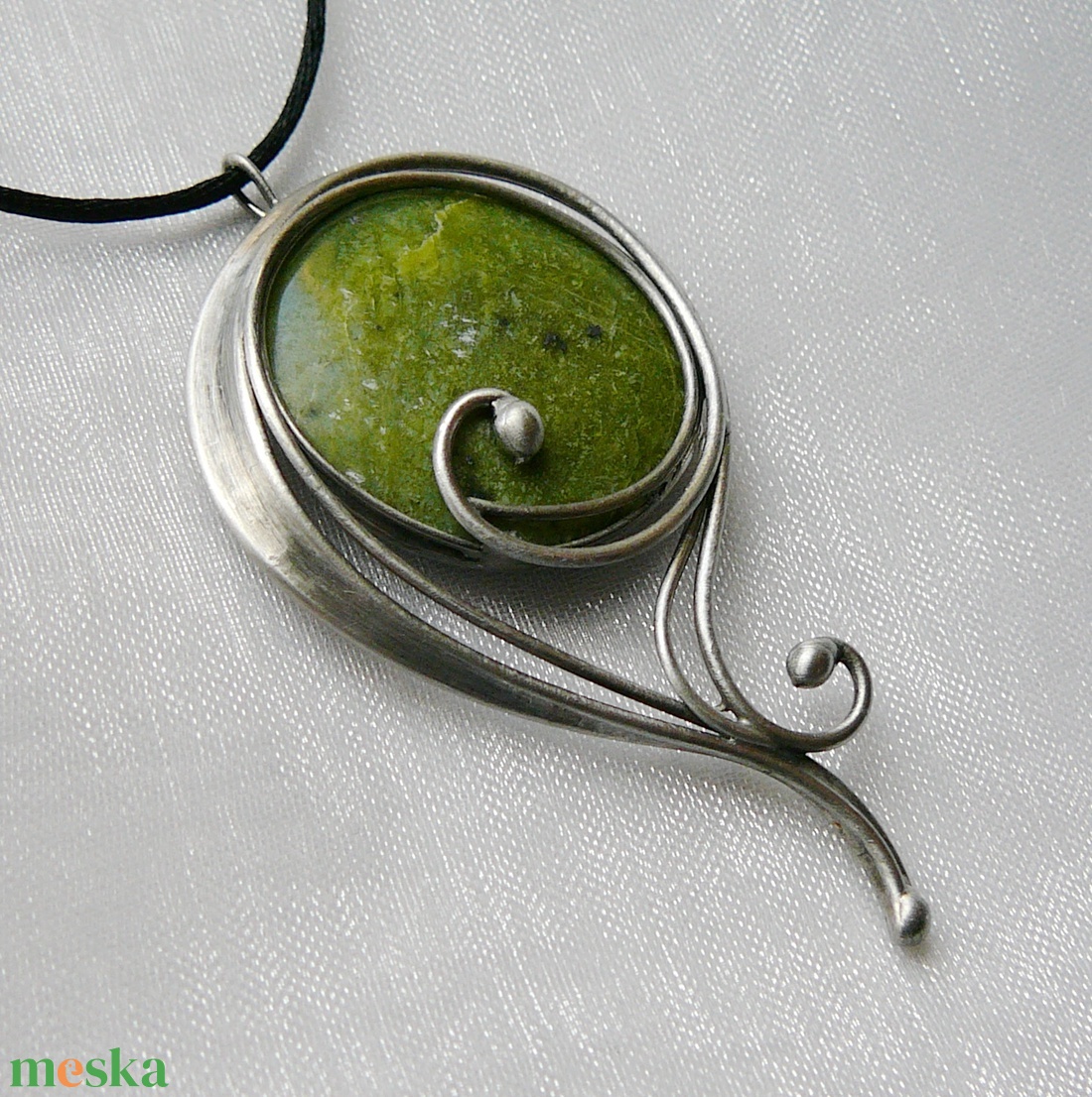 Nefrit medál- Meska.hu