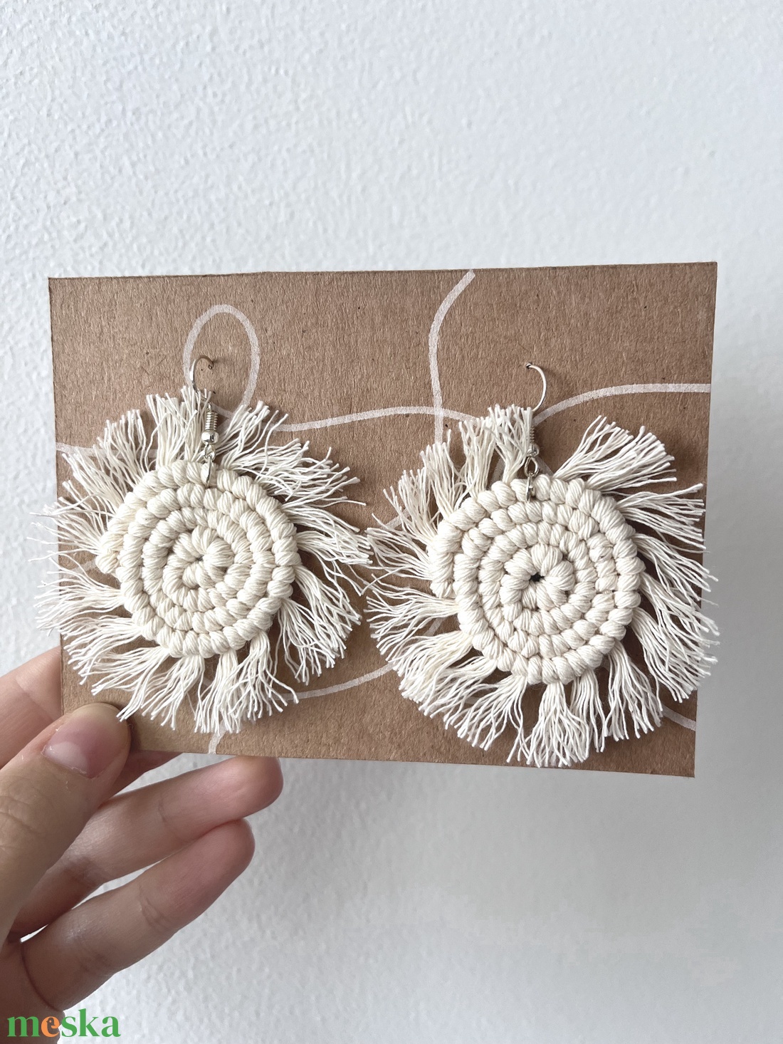 Kerek, lógós makramé fülbevaló - NATÚR - újrahasznosított pamut ...