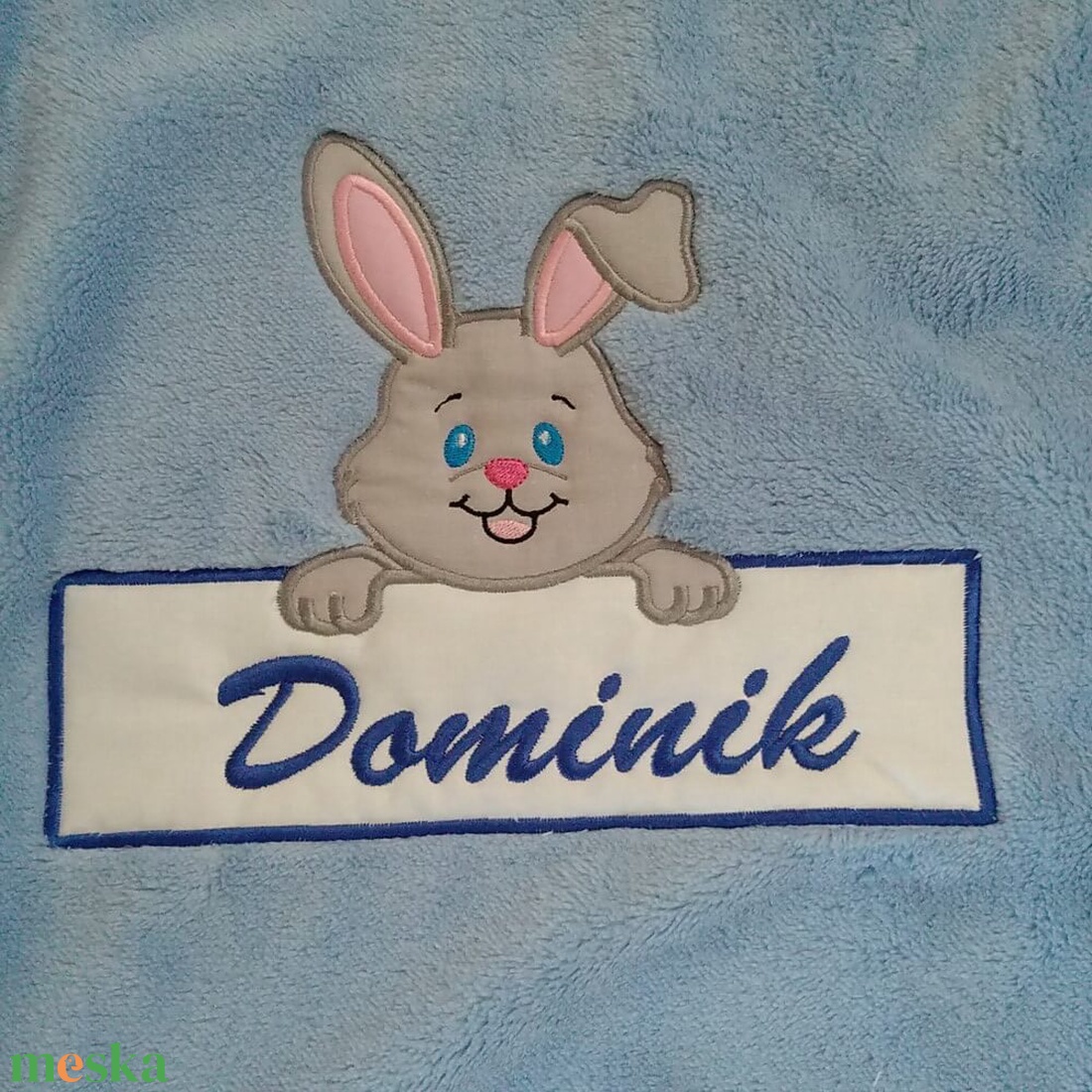 Nyuszis névtáblás hímzett Bébi pléd/takaró - Wellsoft (Cosy Fleece ...