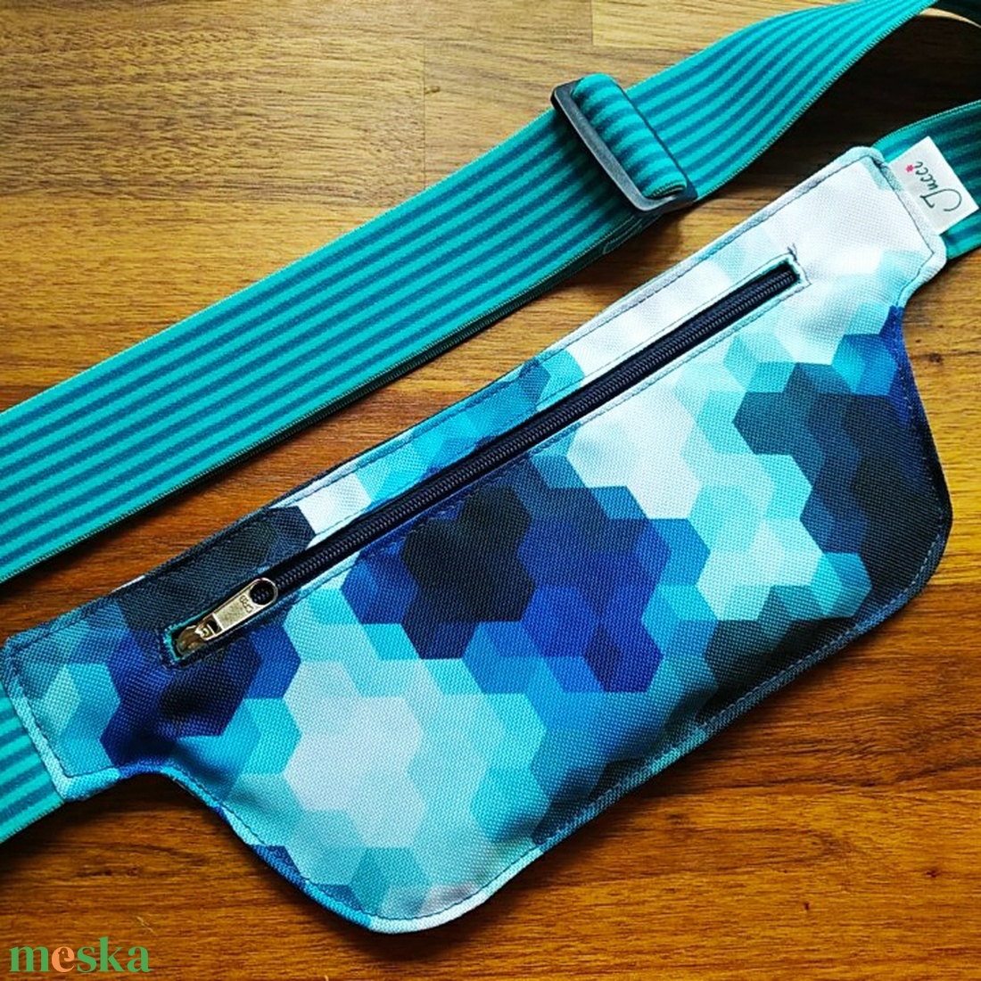 Kék-fehér futós övtáska - Meska.hu