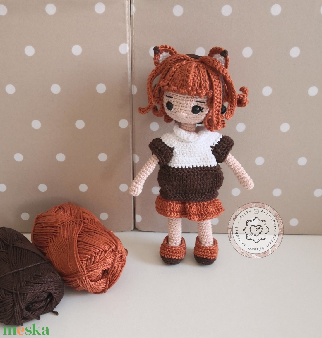 Horgolt amigurumi baba, manga figura, levehető ruhával, fejpánttal ...