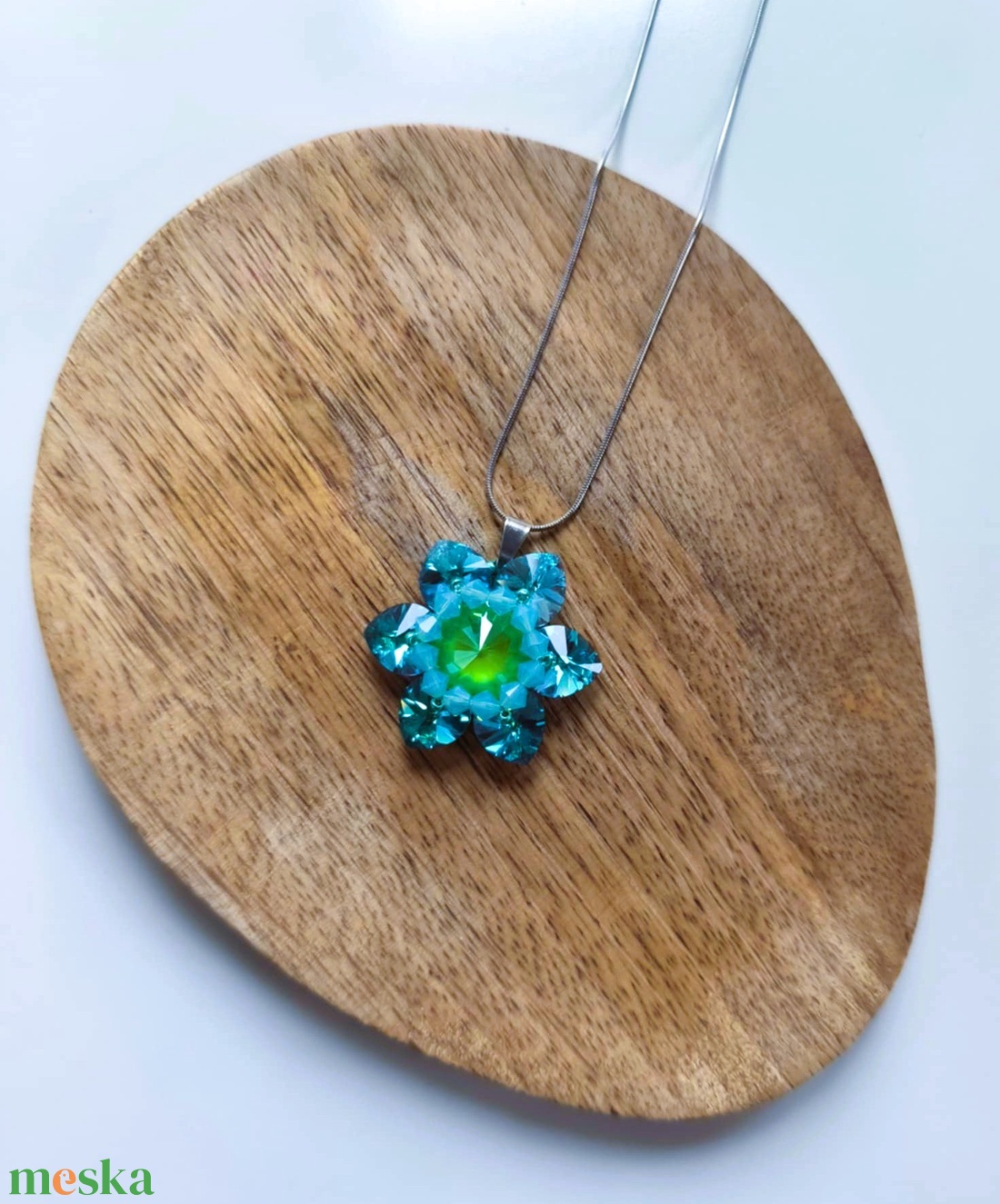 "Mojito" virágmedál osztrák kristálygyöngyből- Meska.hu