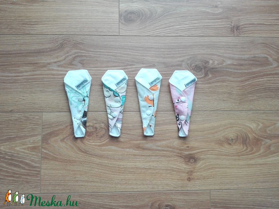 Mosható tanga tisztasági betét szett- 4 db vegyes mintás (panda, róka ... Mosható tanga tisztasági betét szett- 4 db vegyes mintás (panda, róka ...
