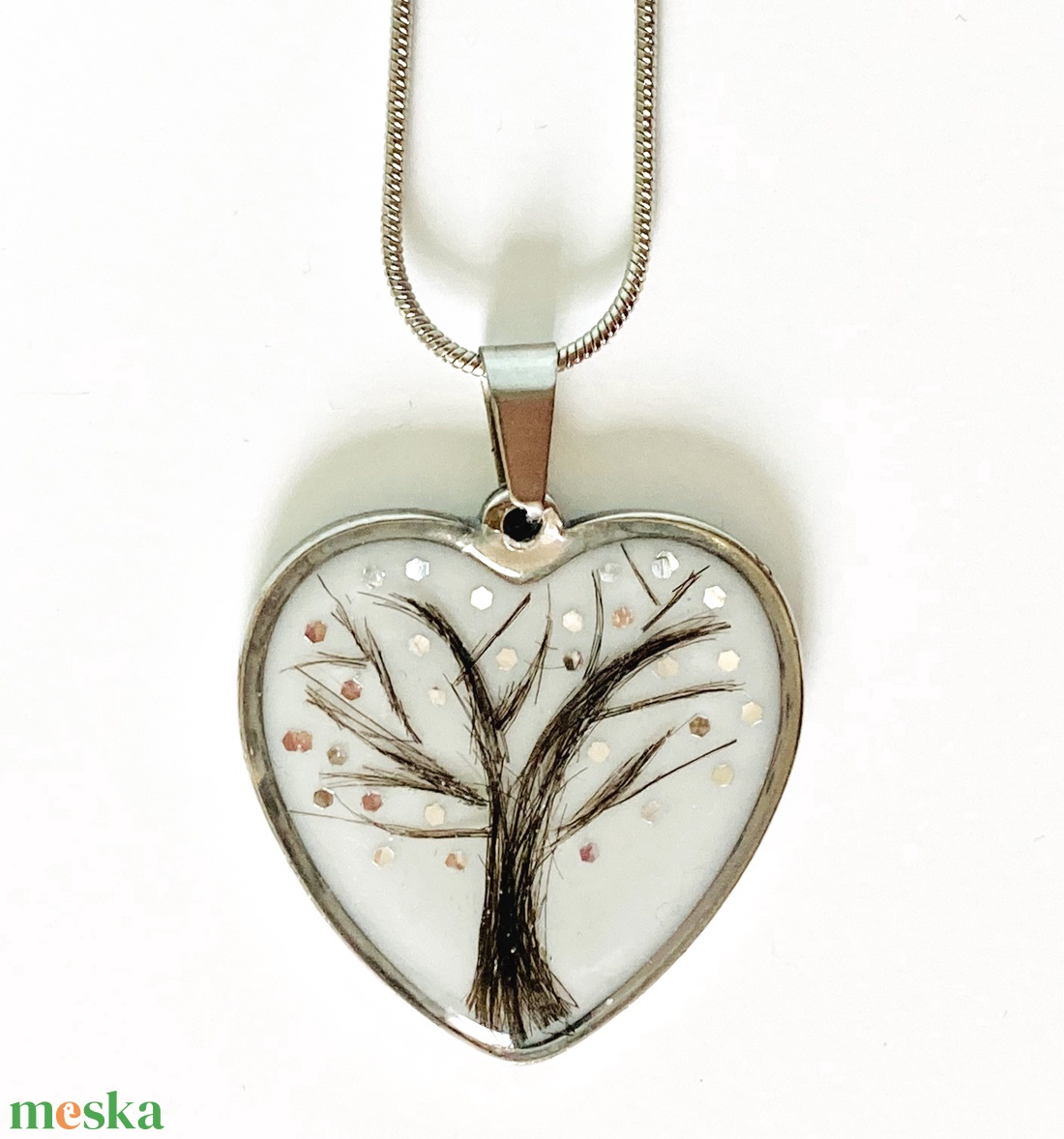 Hajas, hajtincses emlékőr medál, lánc - Meska.hu