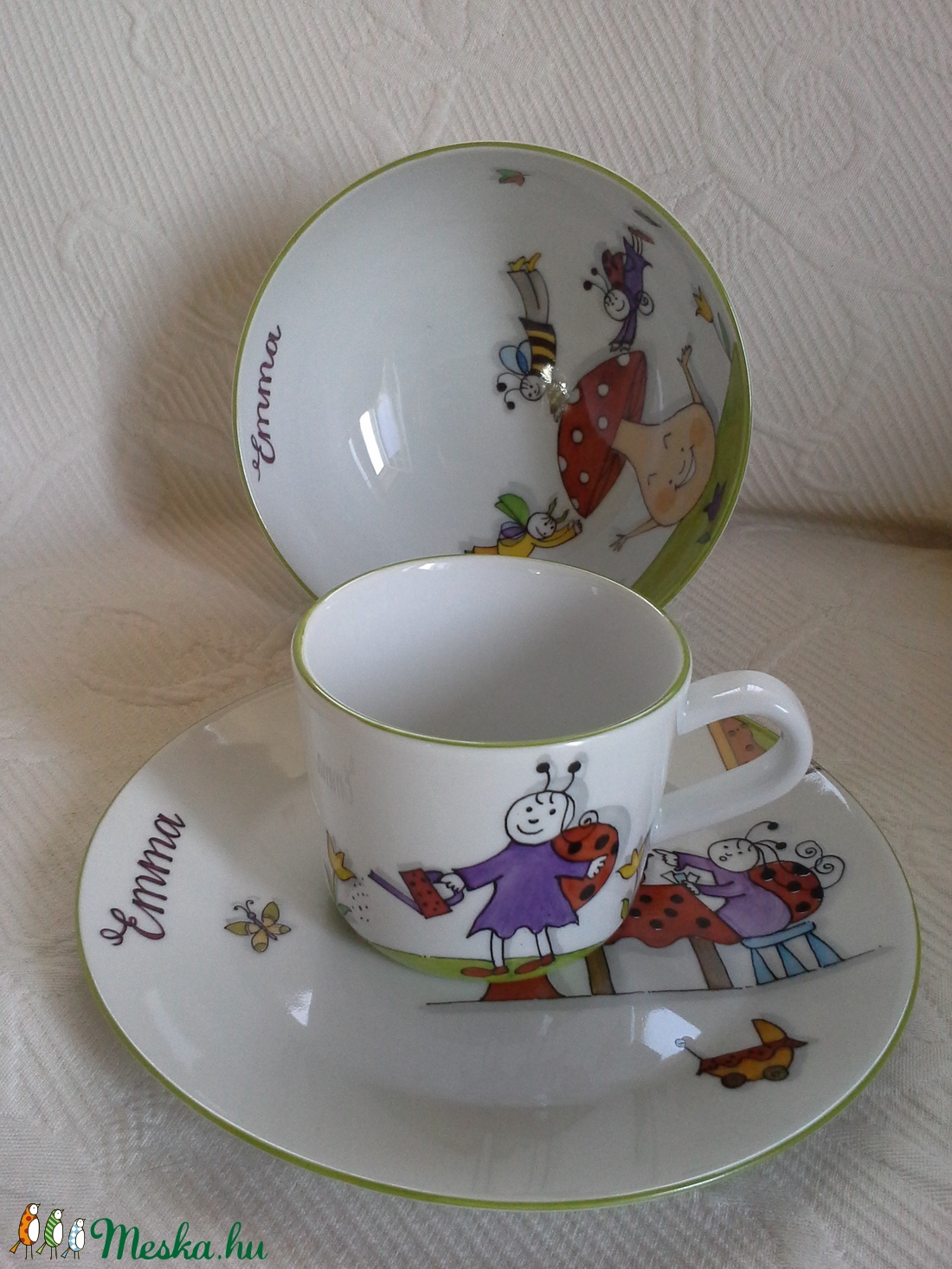 Babócás mintával festett gyermek porcelán étkészlet- Meska.hu