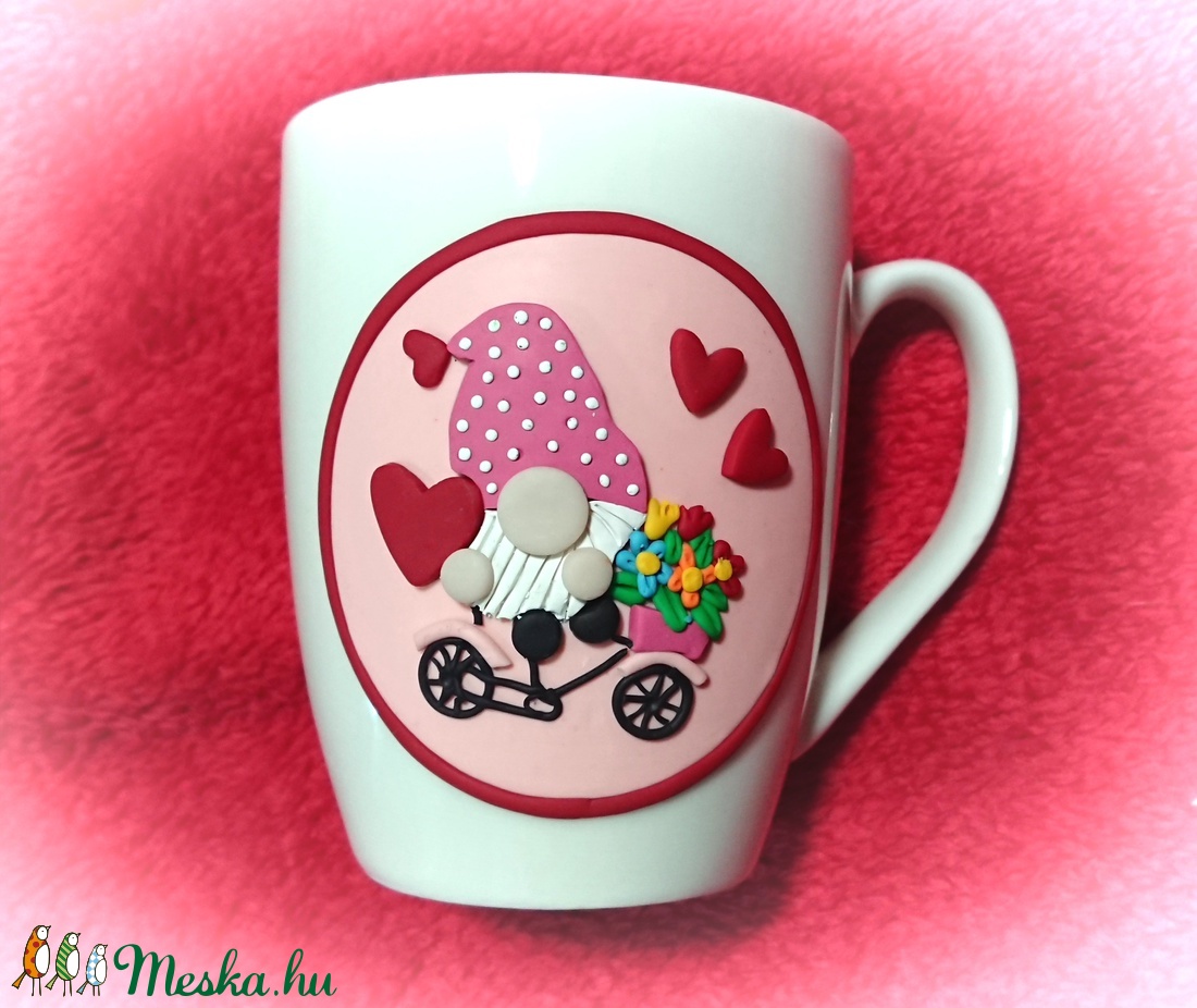 Valentin napi manó gnóm törpe mintás bögre gyurma díszítéssel biciklis ...