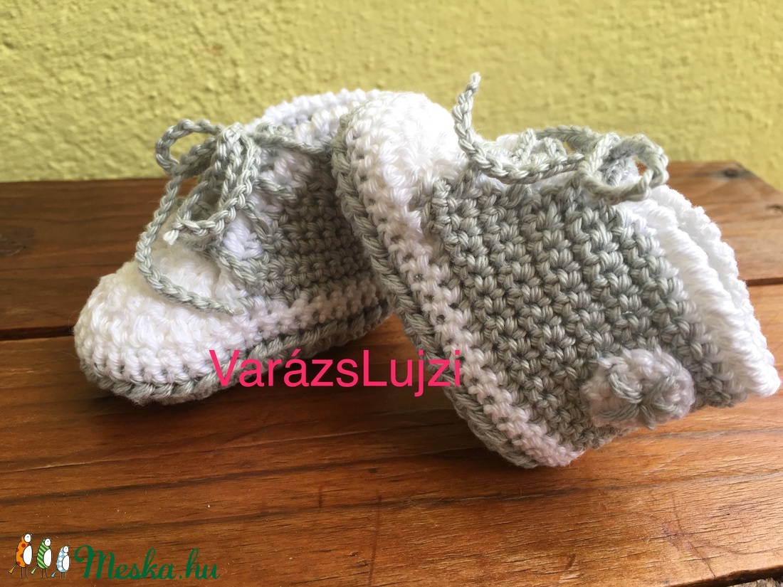 Horgolt baba cipő "Convers"- Meska.hu