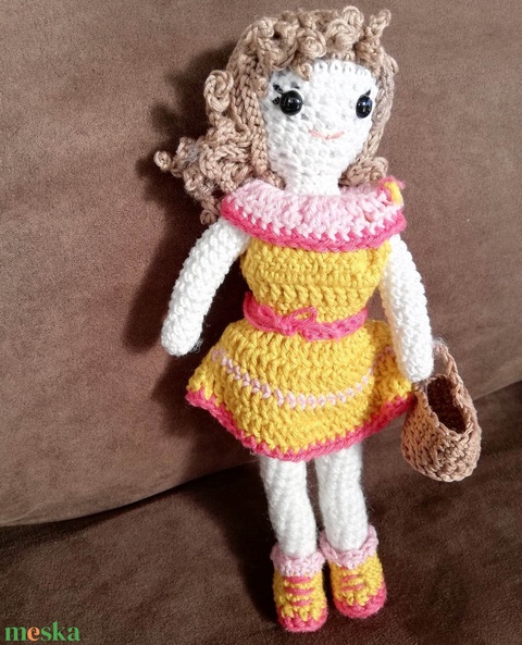 Horgolt baba kosárral- Meska.hu