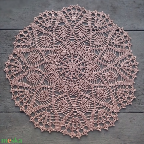 Ekrü színű horgolt csipketerítő (kb. 43 cm)- Meska.hu