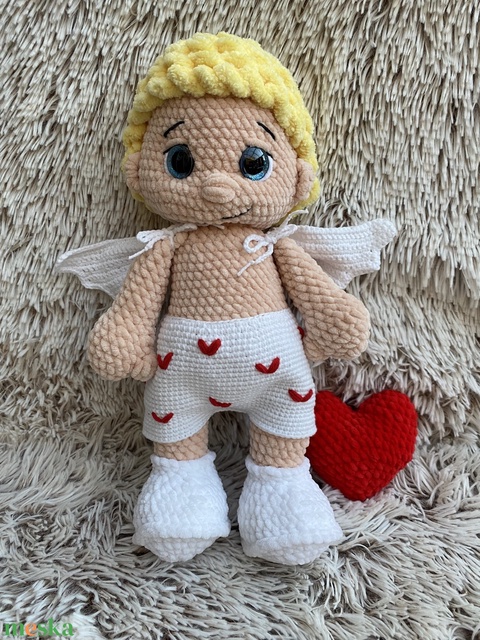 Kézzel horgolt huncut mosolyú csibész Cupido- Meska.hu